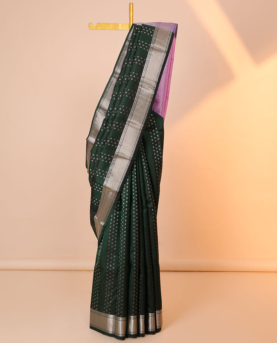 Green zari design silksaree, contrast pallu of jaal designs & zari bor
